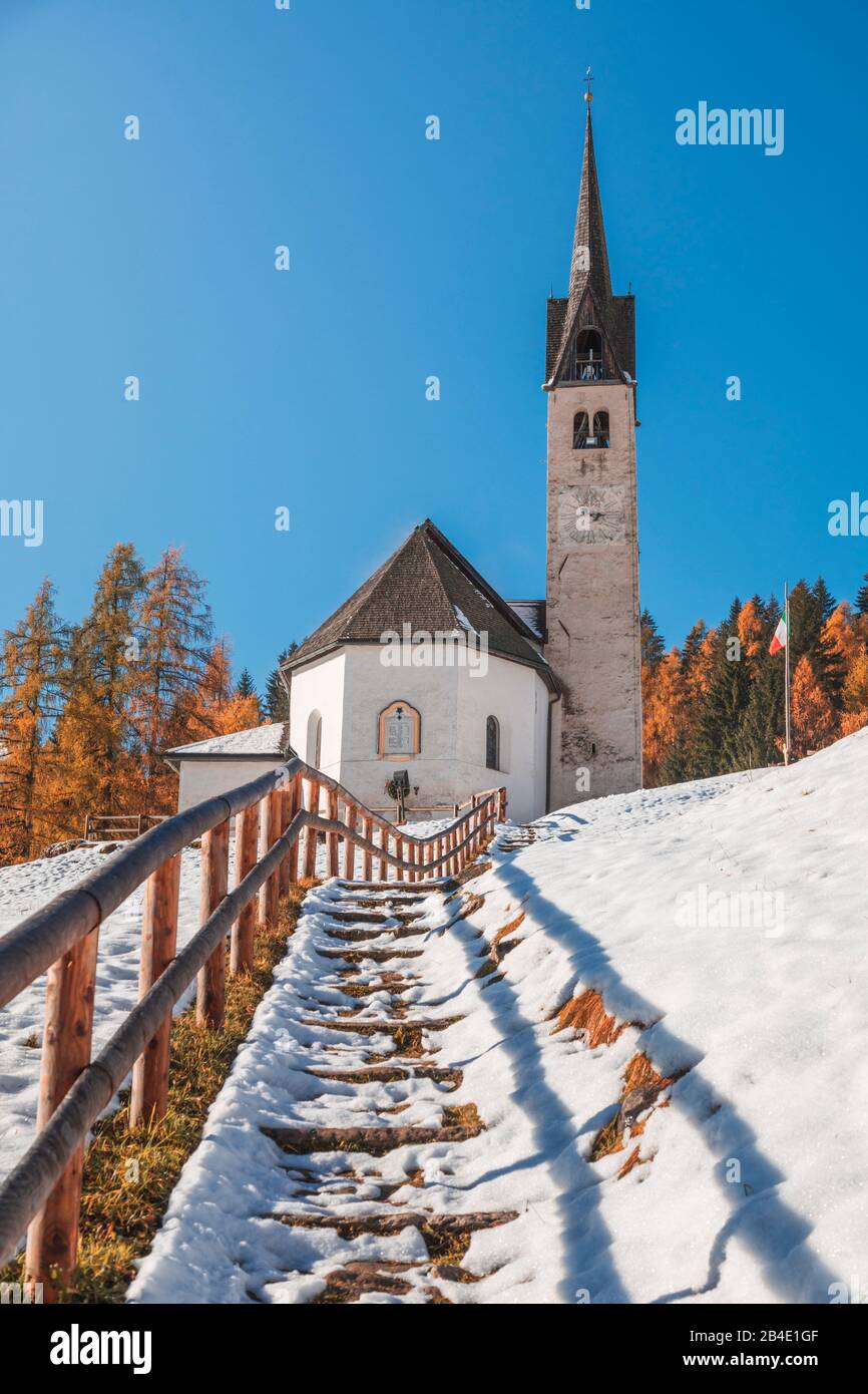 Village in shadow hi-res stock photography and images - Alamy