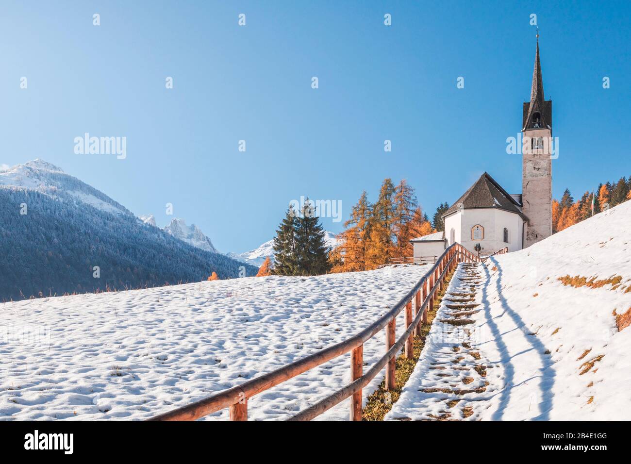 Village in shadow hi-res stock photography and images - Alamy