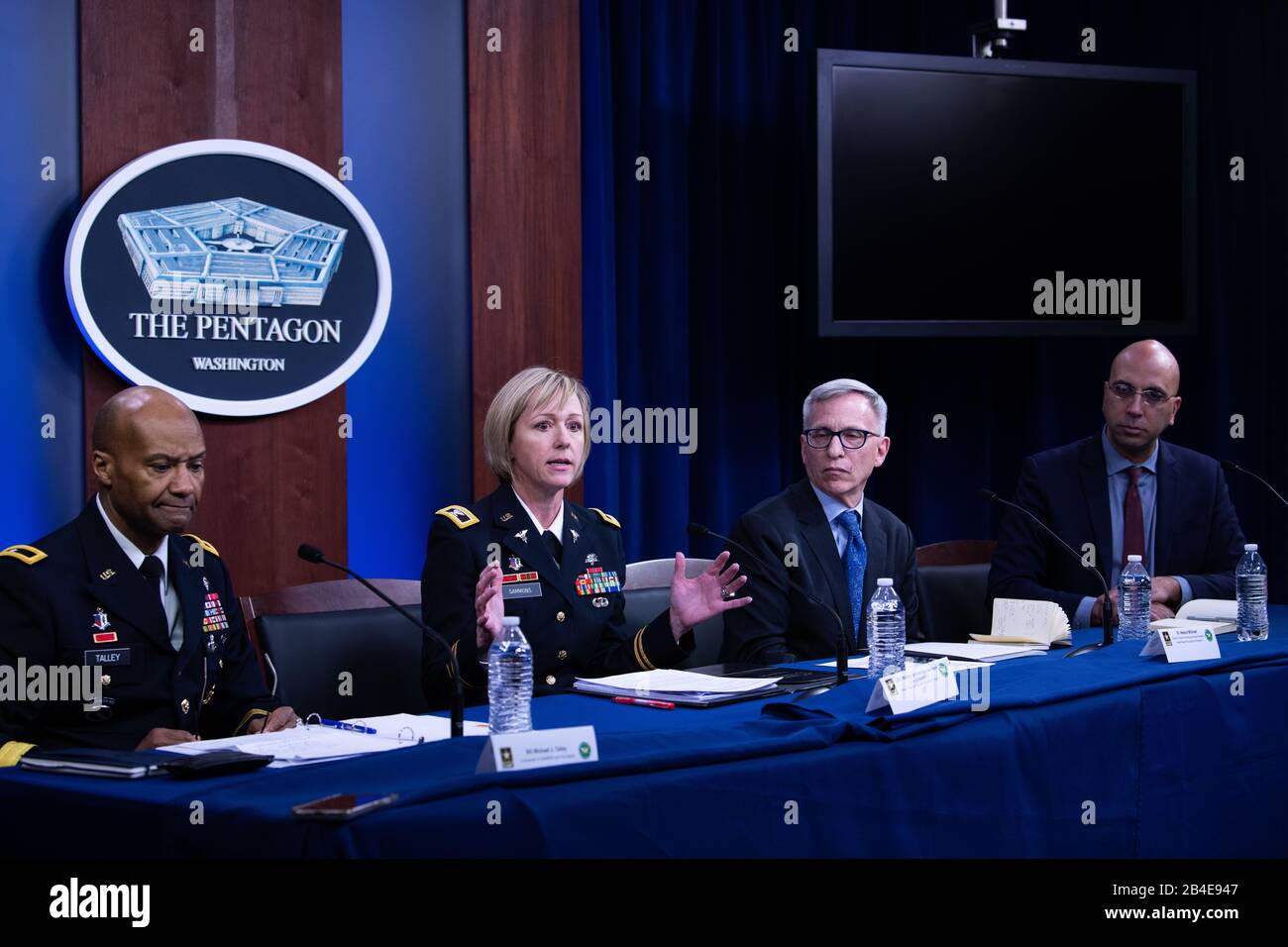 From left right army col hi-res stock photography and images - Alamy