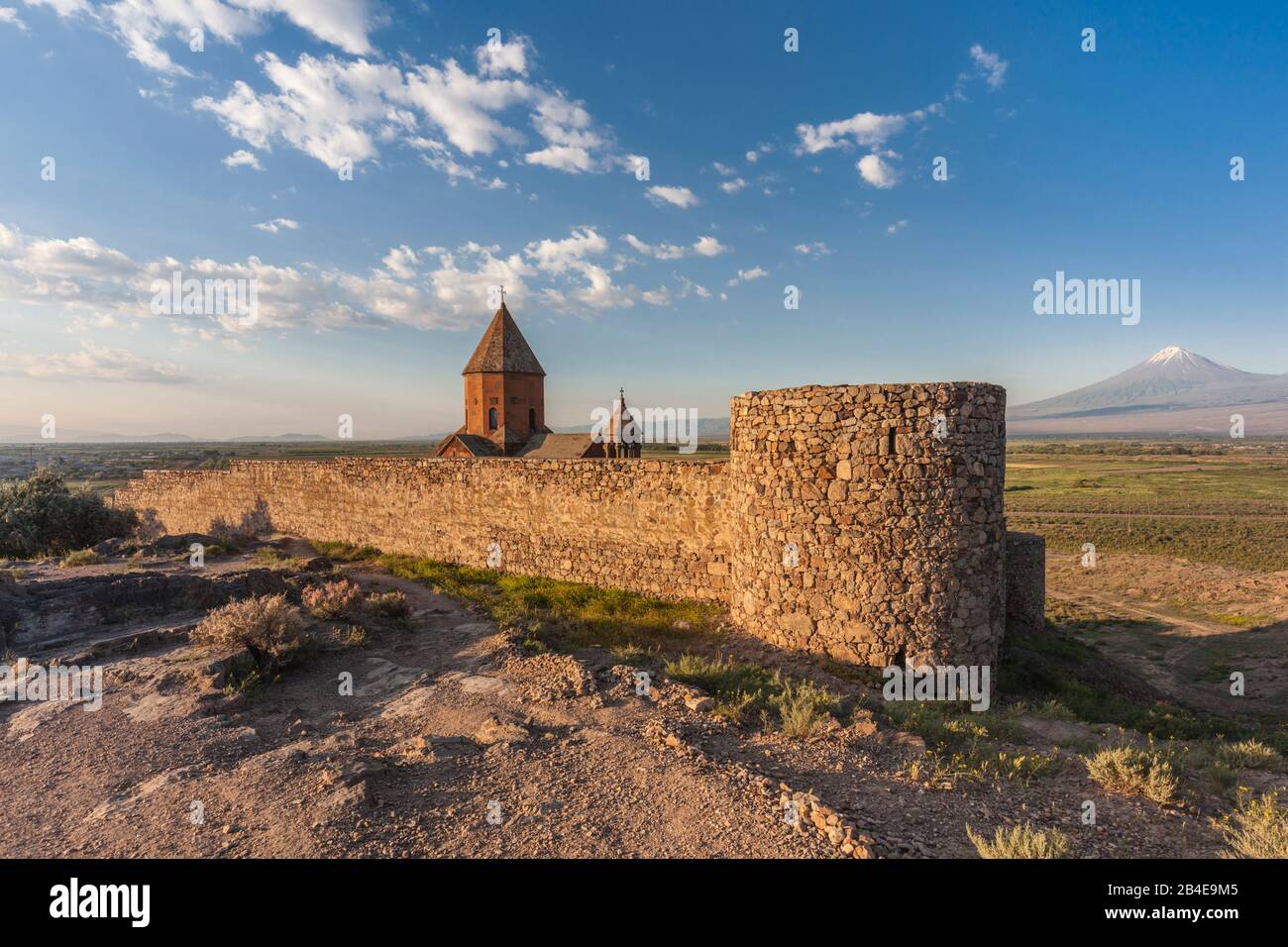 Khor virap monastery hi-res stock photography and images - Alamy