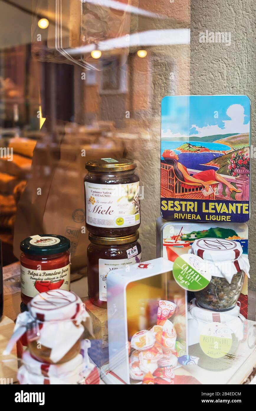 Food window display hi-res stock photography and images - Alamy