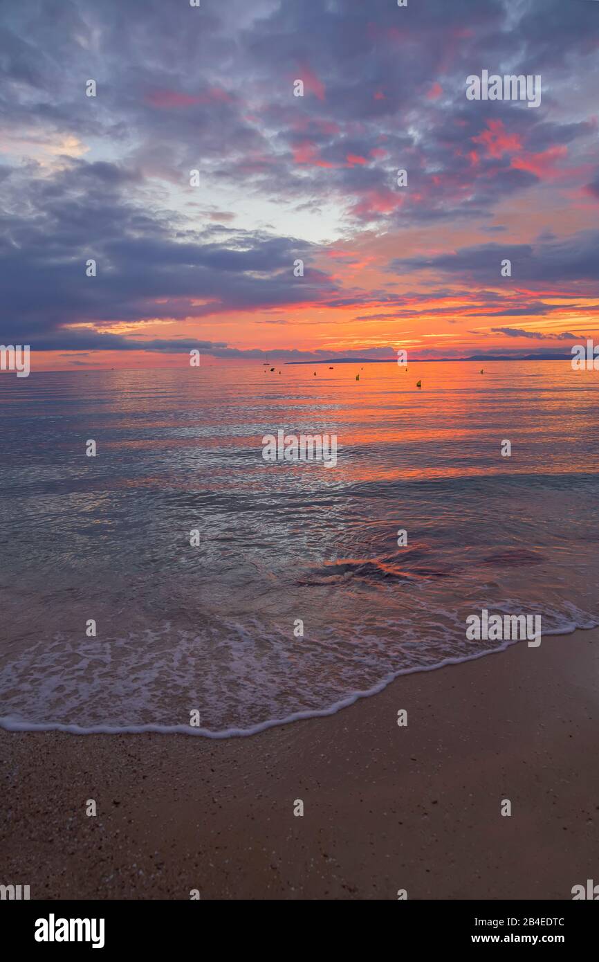 Beach sunset hi-res stock photography and images - Alamy
