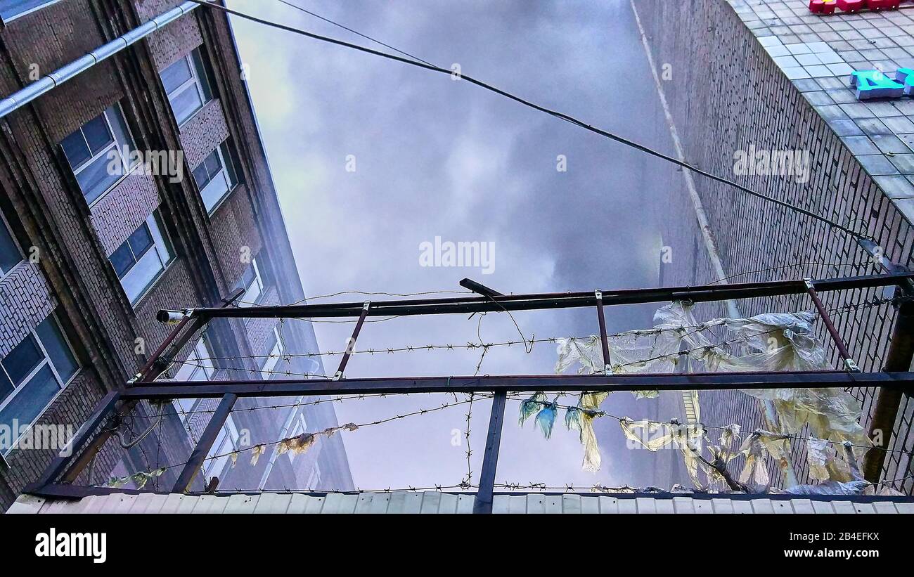 fire in the building on the third and fourth floor, the fire brigade ...