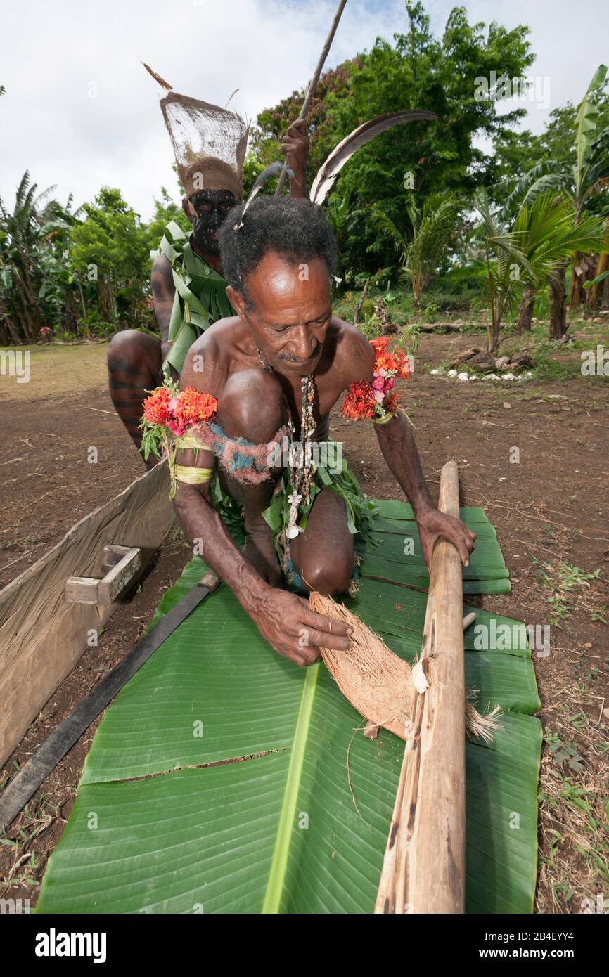 Indigenous people making fire hi-res stock photography and images - Alamy