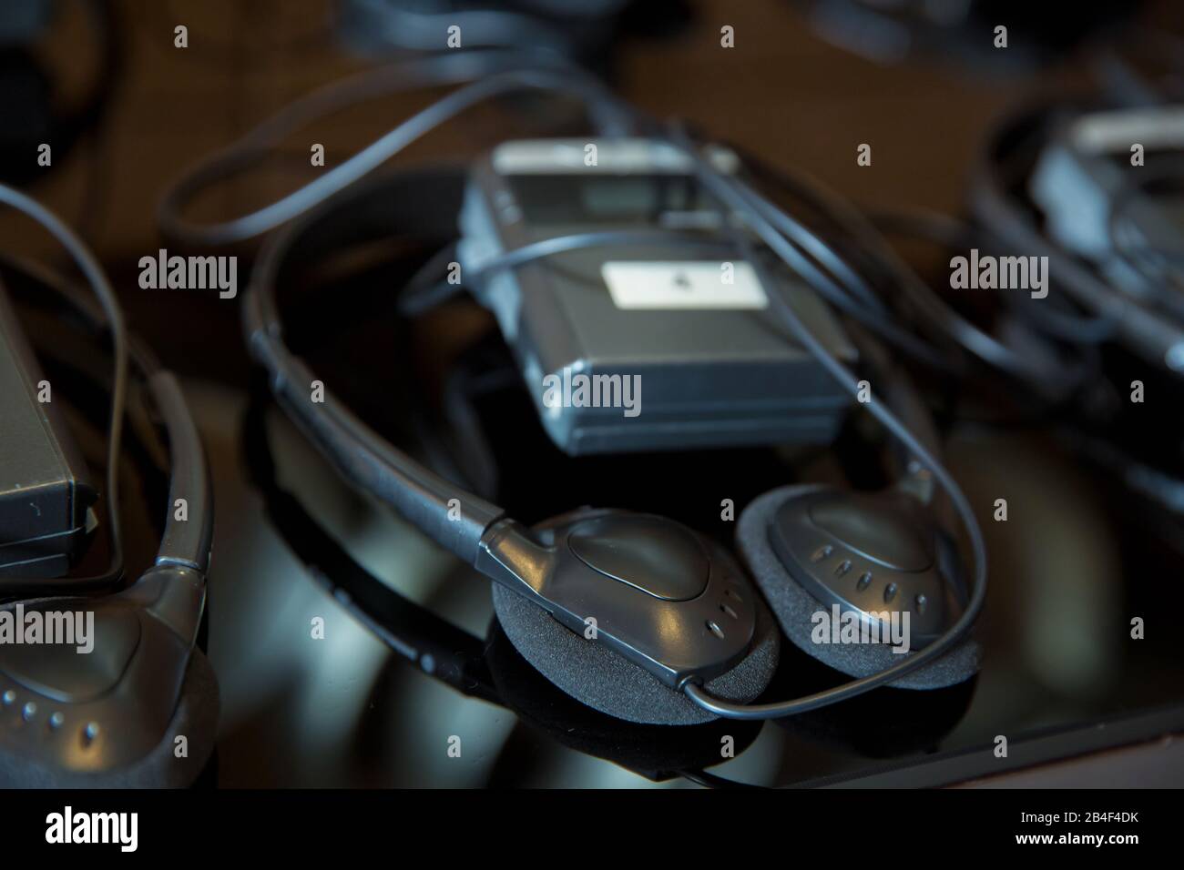 headphones used for simultaneous translation equipment simultaneous ...