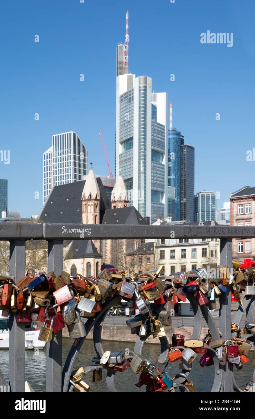 Iconic bridge frankfurt hi-res stock photography and images - Alamy