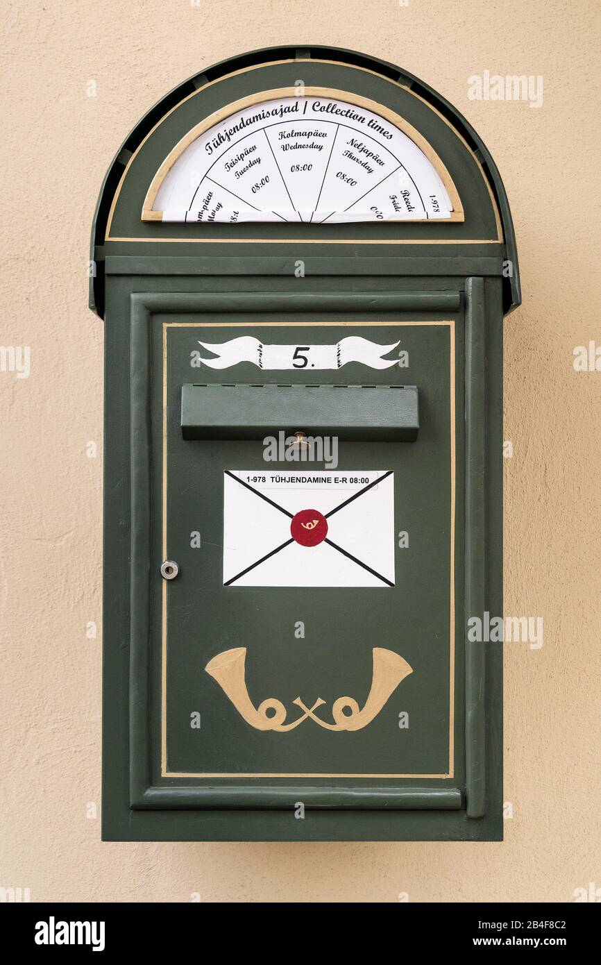 Estonia, Tallinn, Schlossplatz, historic post office, mailbox Stock ...