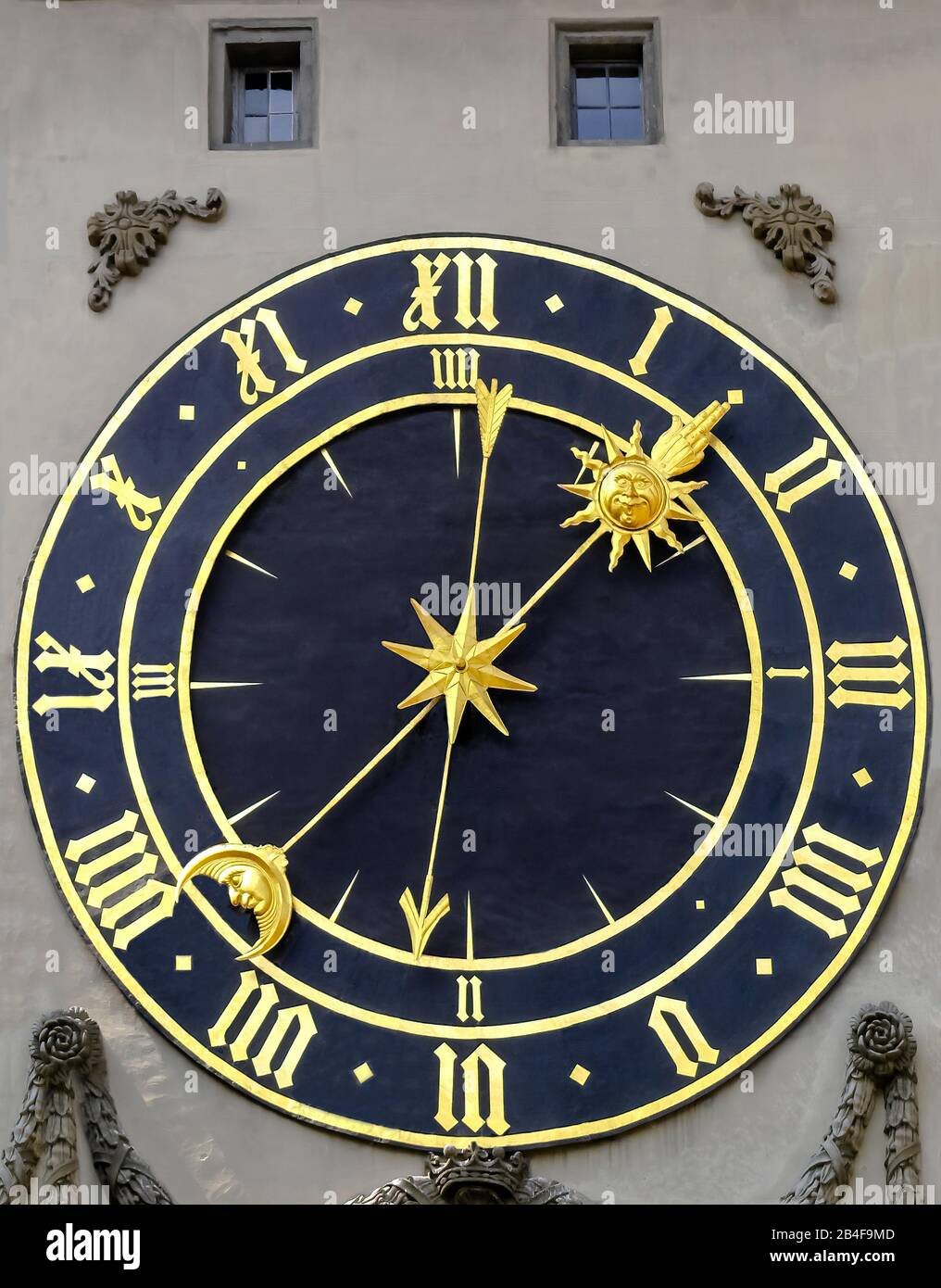 Clock with no hands hi-res stock photography and images - Alamy