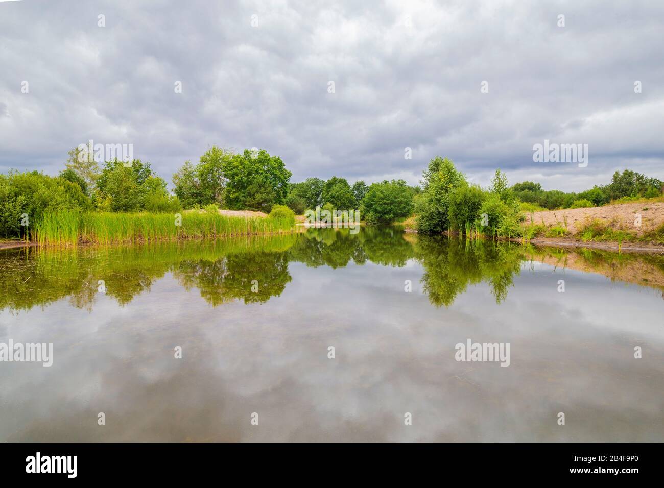 Man made lake hi-res stock photography and images - Alamy