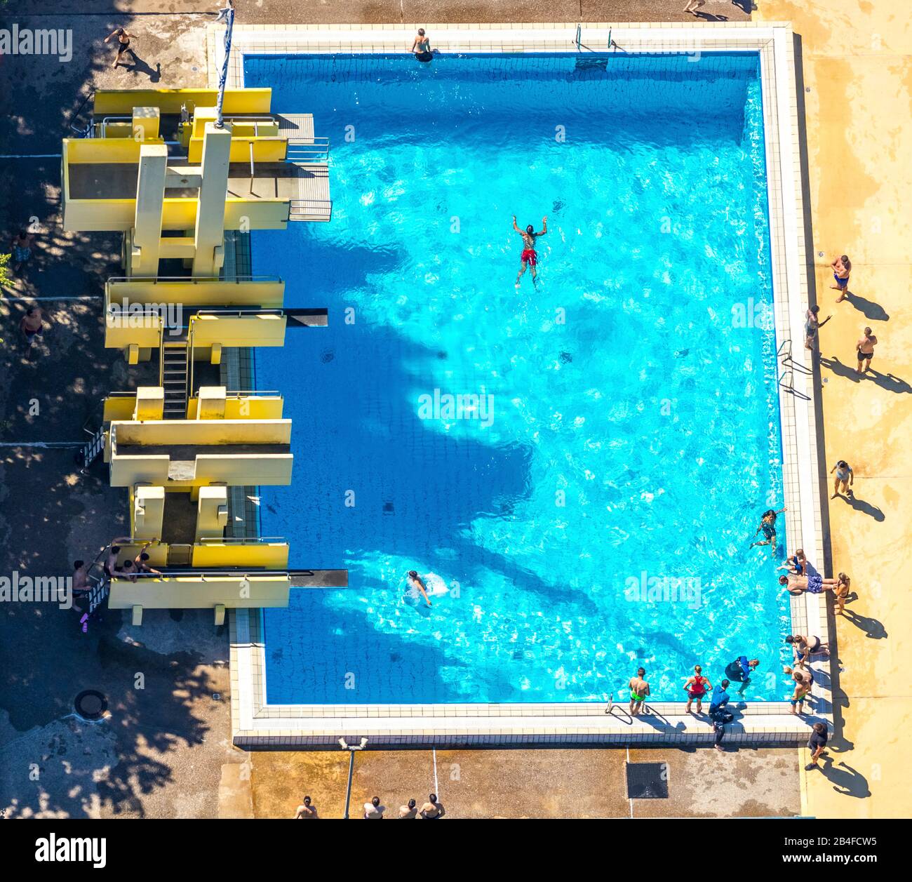 Aerial diving swimming pool hi-res stock photography and images - Alamy