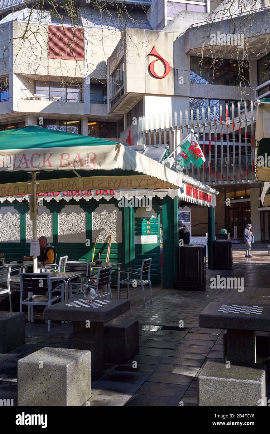 County hall cardiff hi-res stock photography and images - Alamy