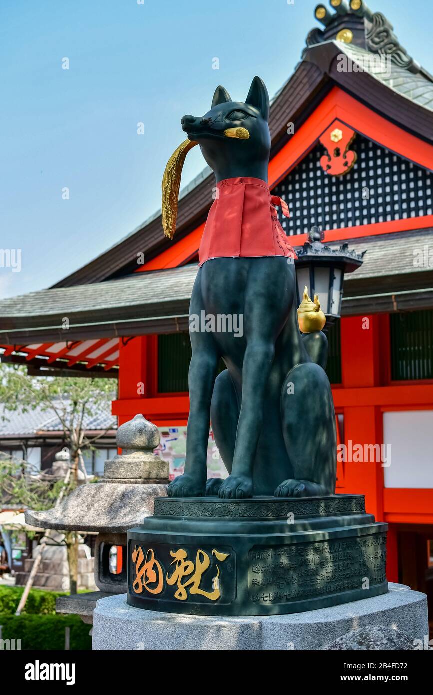 Fox statue, Fushimi Inari Shrine, Kyoto, Honshu, Japan Stock Photo - Alamy