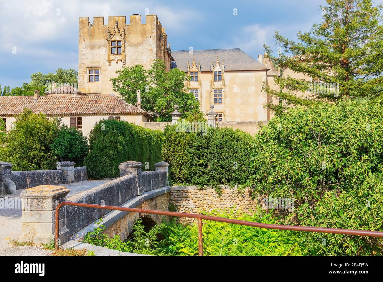 Provence medieval castles hi-res stock photography and images - Alamy
