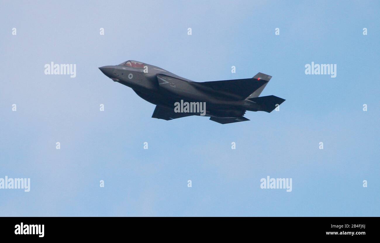 Uk aircraft carrier f 35 hi-res stock photography and images - Alamy