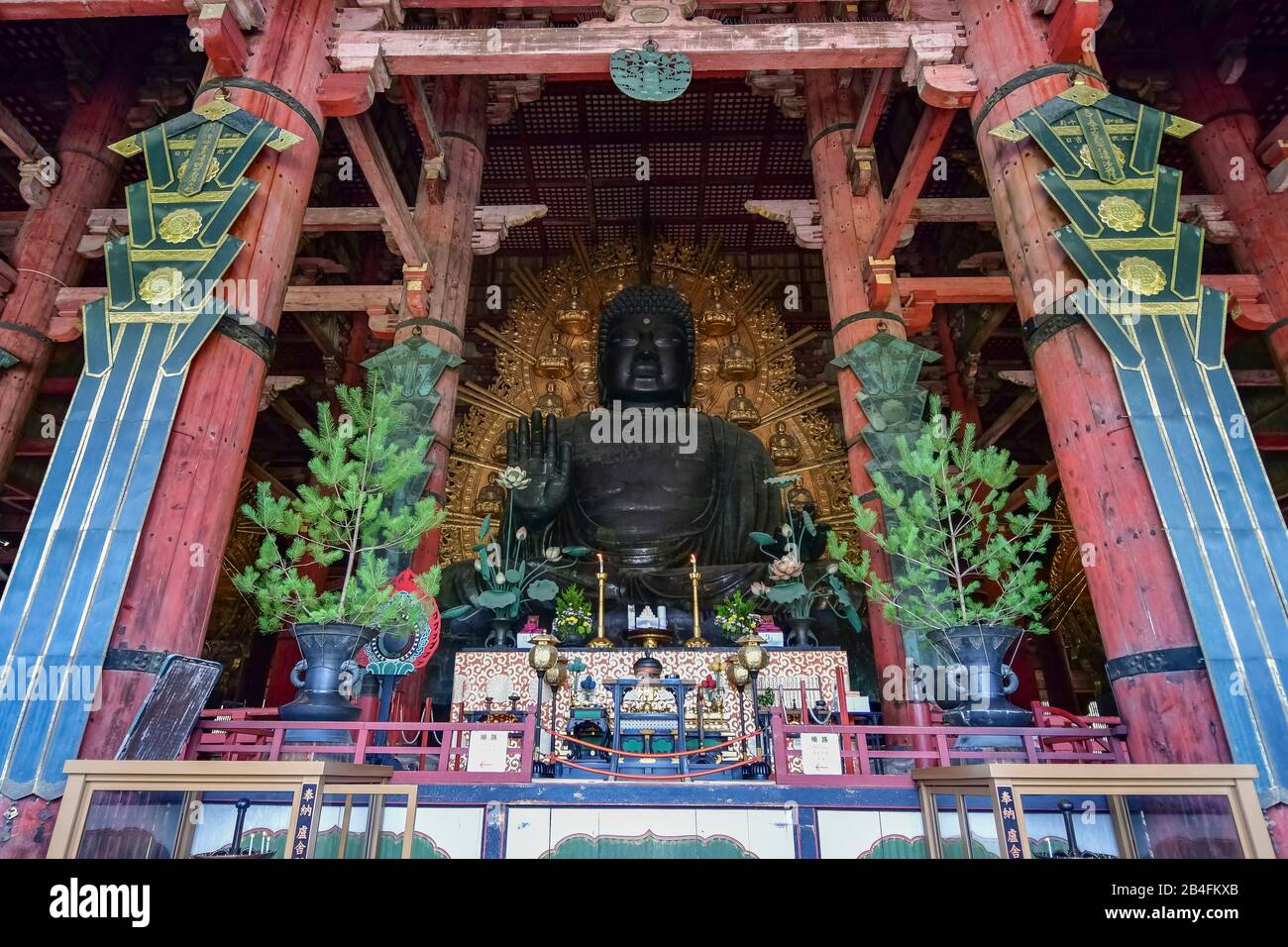 Buddha (Daibutsu) Statue, Daibutsuden Hall, Todaiji Temple, Nara, Japan ...