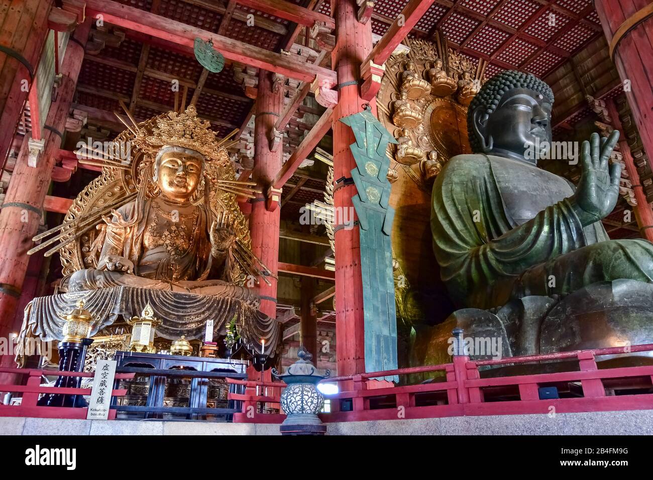 Buddha (Daibutsu) Statue, Daibutsuden Hall, Todaiji Temple, Nara ...