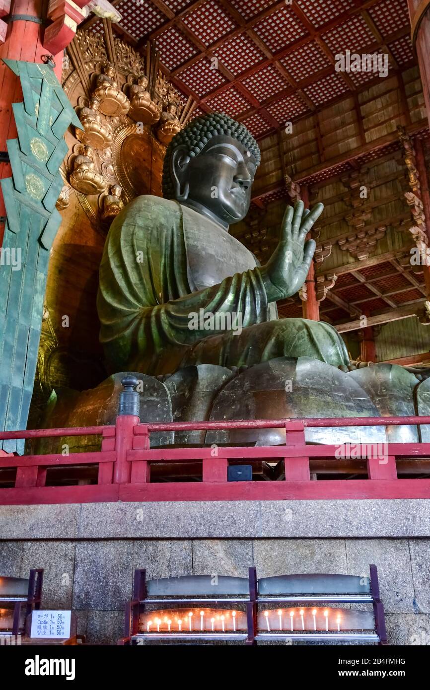 Buddha (Daibutsu) Statue, Daibutsuden Hall, Todaiji Temple, Nara ...
