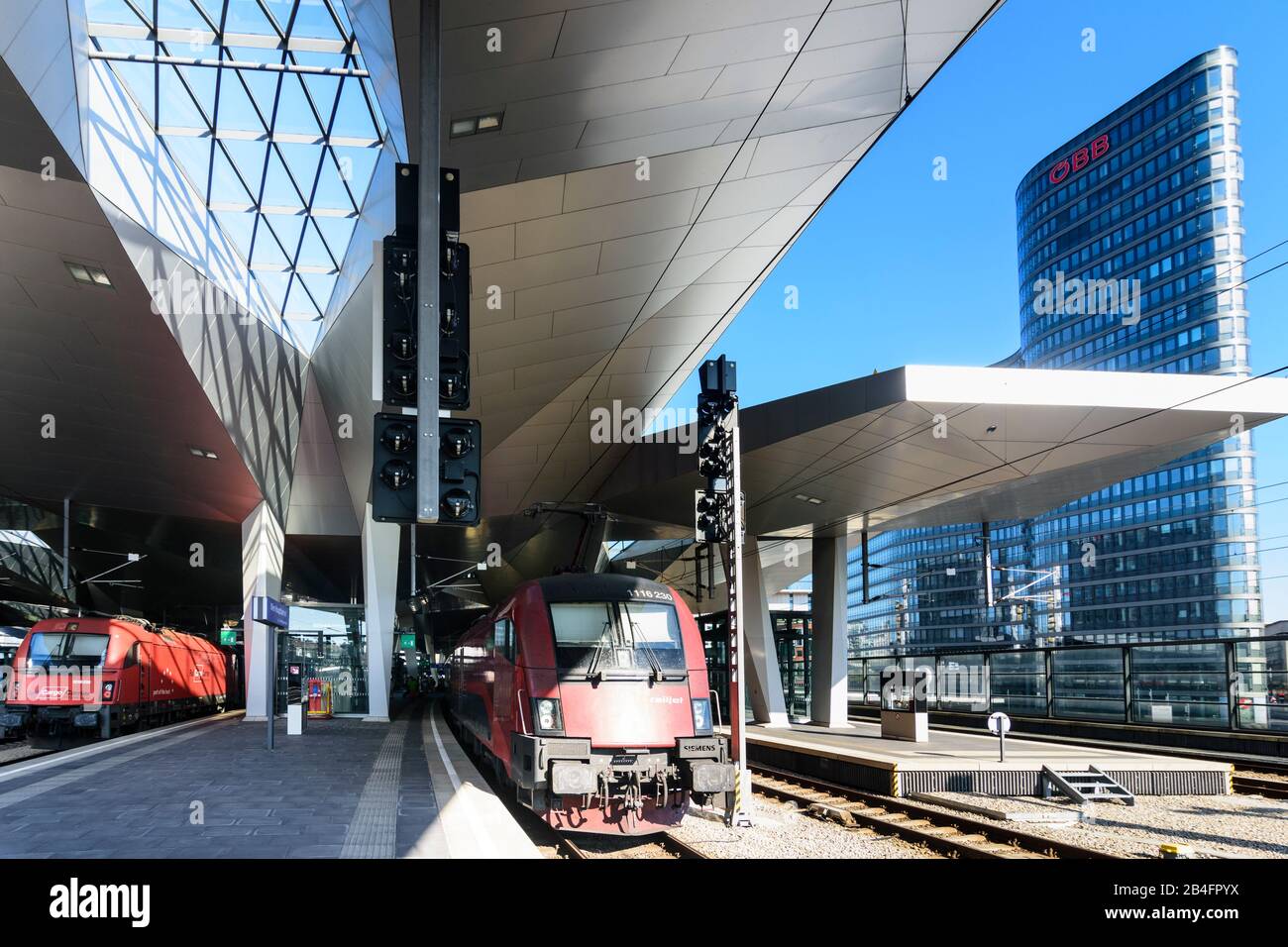 Obb railjet train hi-res stock photography and images - Alamy