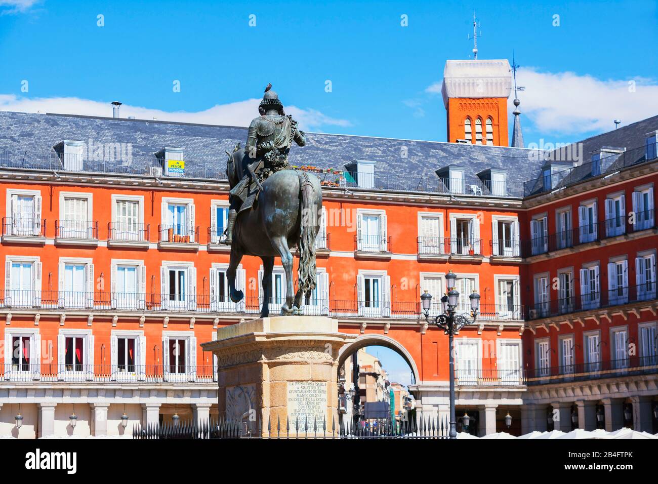 Square madrid hi-res stock photography and images - Alamy