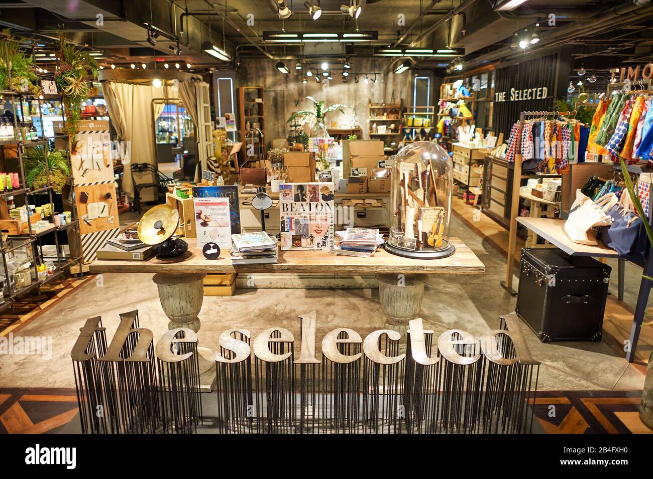 BANGKOK, THAILAND - JUNE 21, 2015: interior shot of a store in Siam ...
