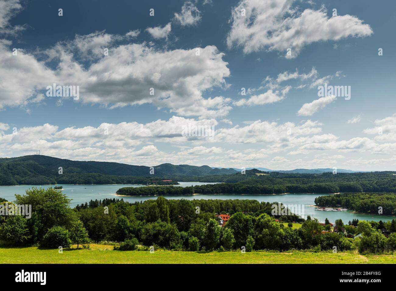 Solina lake hi-res stock photography and images - Alamy