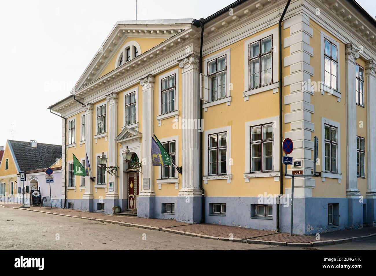 Estland, Pärnu, Sommerhauptstadt, Rathaus, Raekoda, Touristen ...