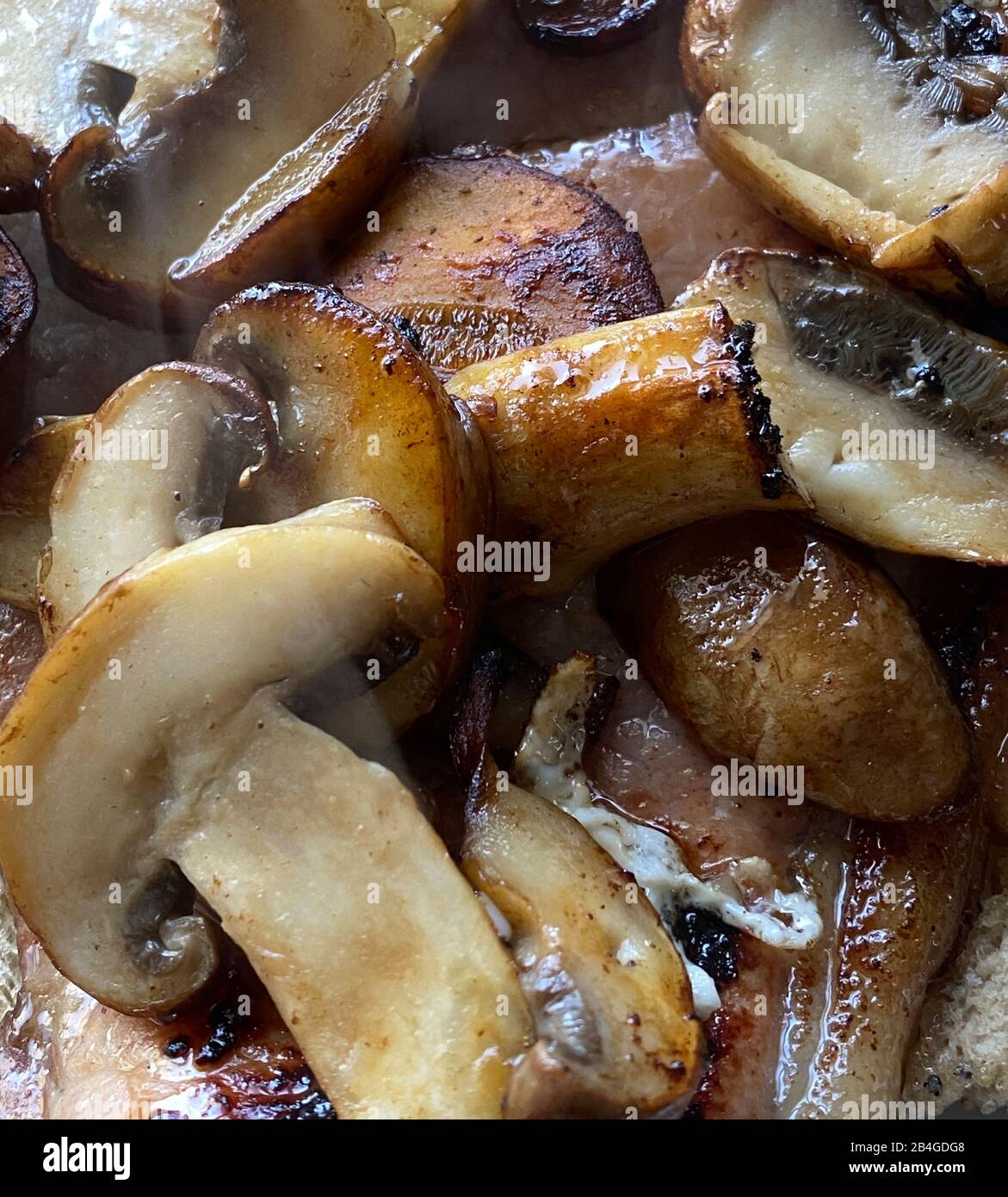 Sizzling mushrooms hi-res stock photography and images - Alamy