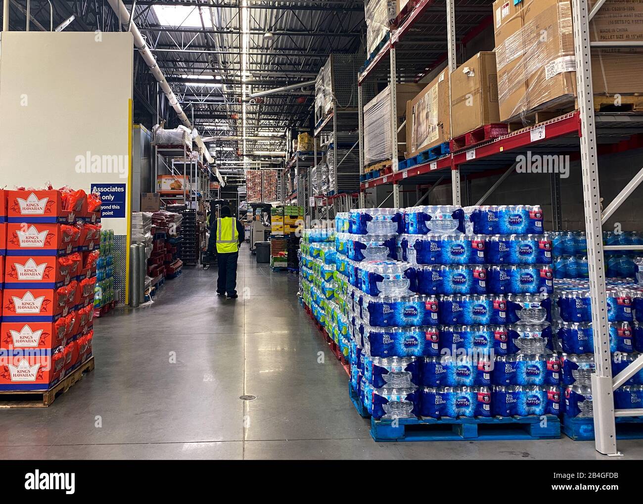 Sams club food aisle hi-res stock photography and images - Alamy