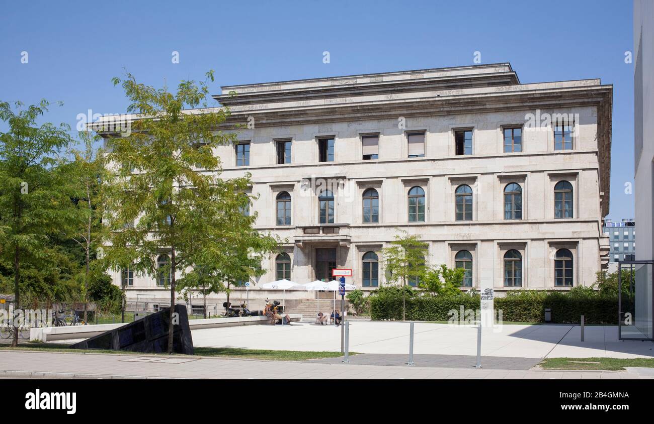 College of Music, University of Music and Theater, former "Führer ...