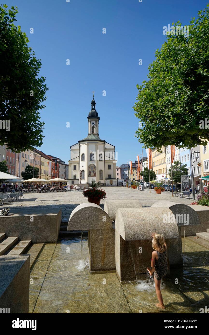 Germany, Bavaria, Upper Bavaria, Traunstein, town square with St ...