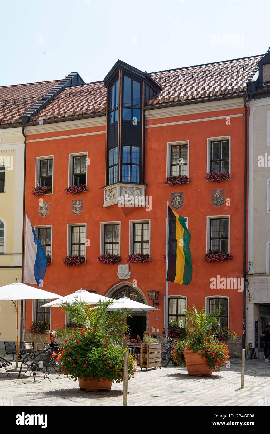 Germany, Bavaria, Upper Bavaria, Traunstein, town square, town hall ...