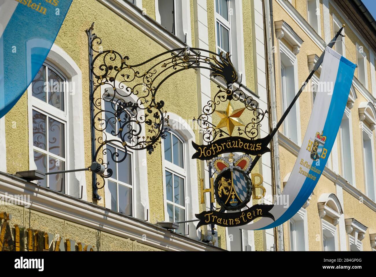 Germany, Bavaria, Upper Bavaria, Traunstein, town square, inn ...
