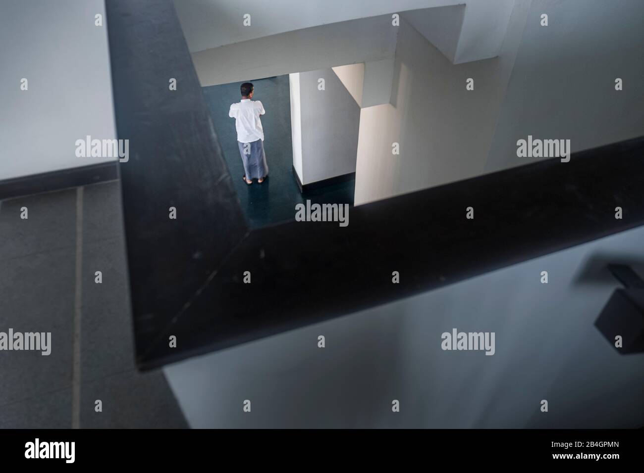 Dark stairwell hi-res stock photography and images - Alamy