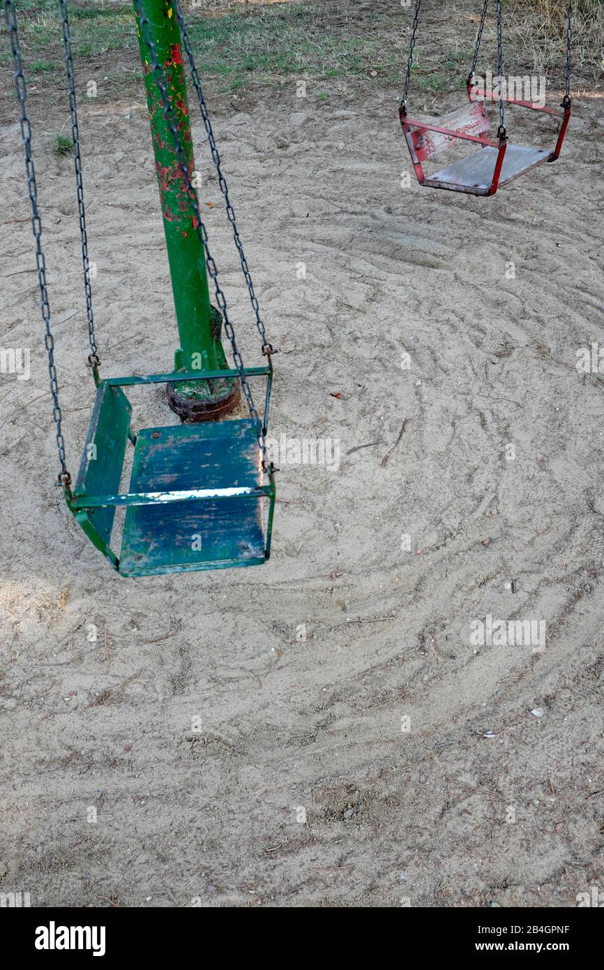 Metal swingset hi-res stock photography and images - Alamy