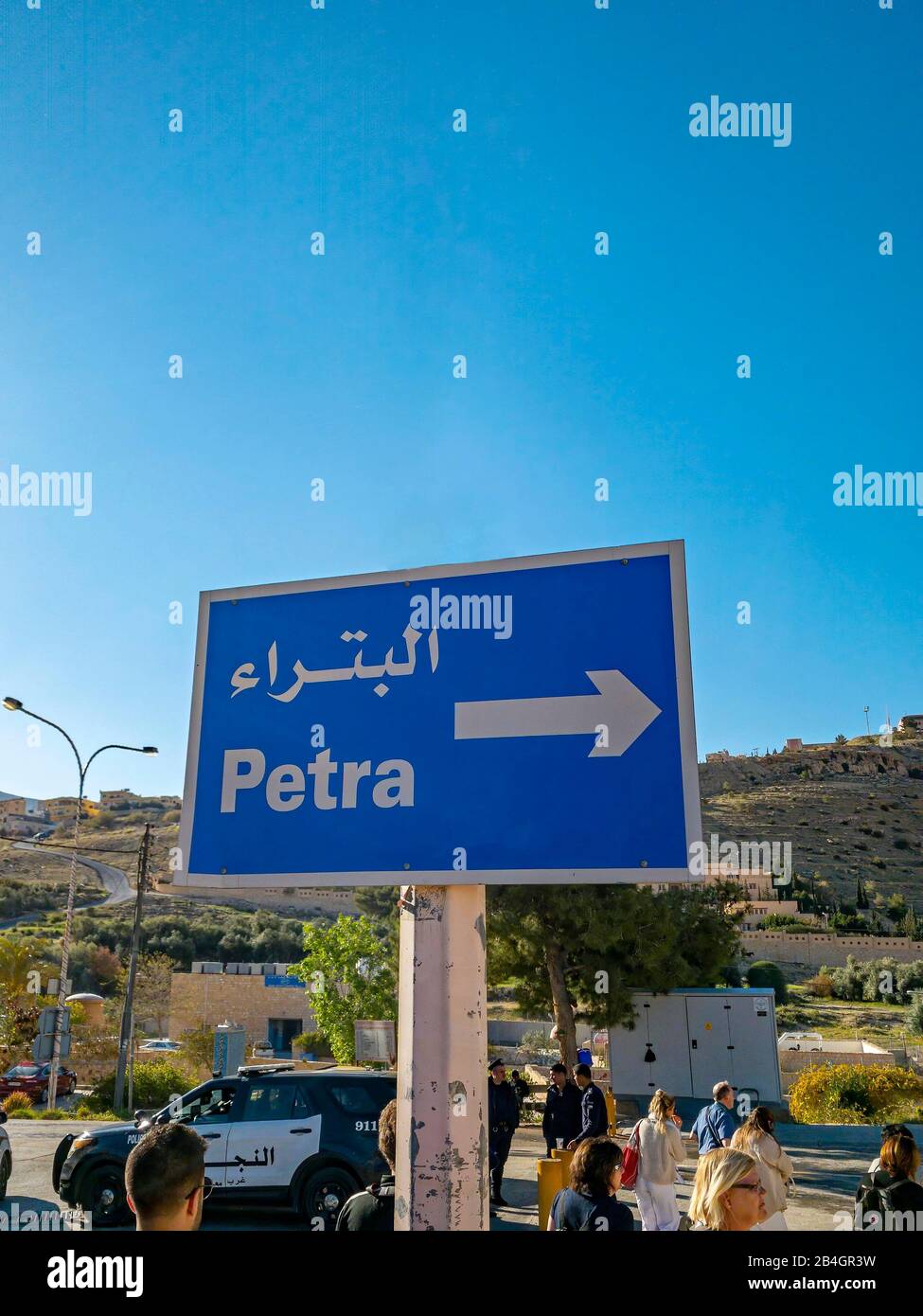 Jordan, signpost to the rock city of Petra Stock Photo - Alamy