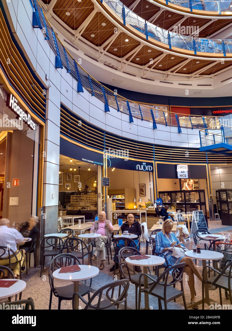 Seasons place shopping center hi-res stock photography and images - Alamy