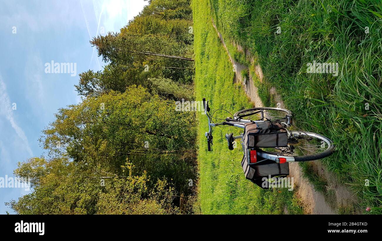 Pathway in countryside hi-res stock photography and images - Alamy