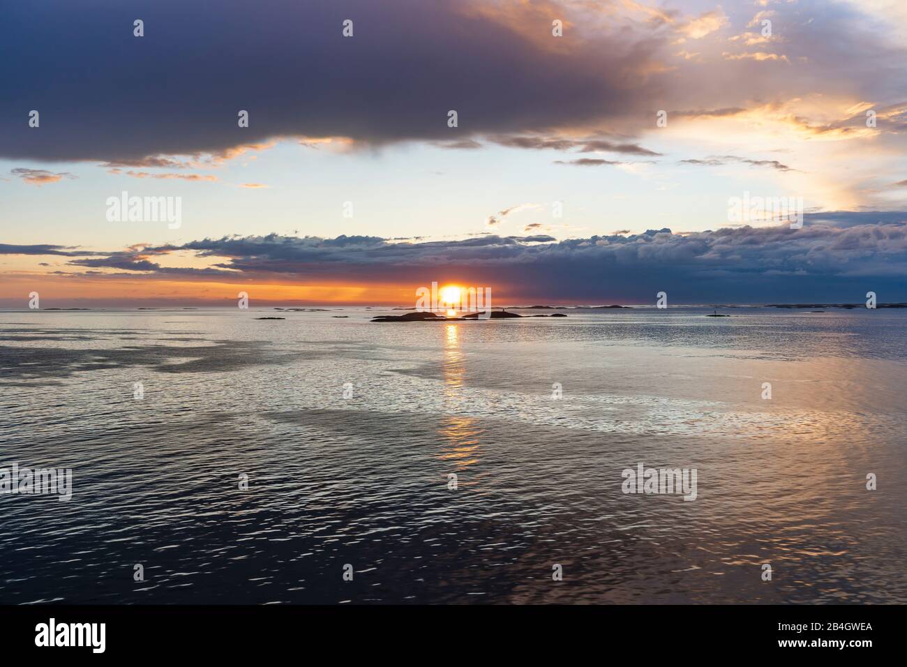 Midnight sunset hi-res stock photography and images - Alamy