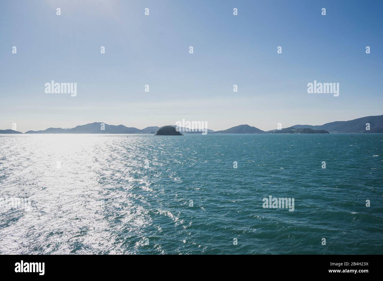 Sun island sea hi-res stock photography and images - Alamy