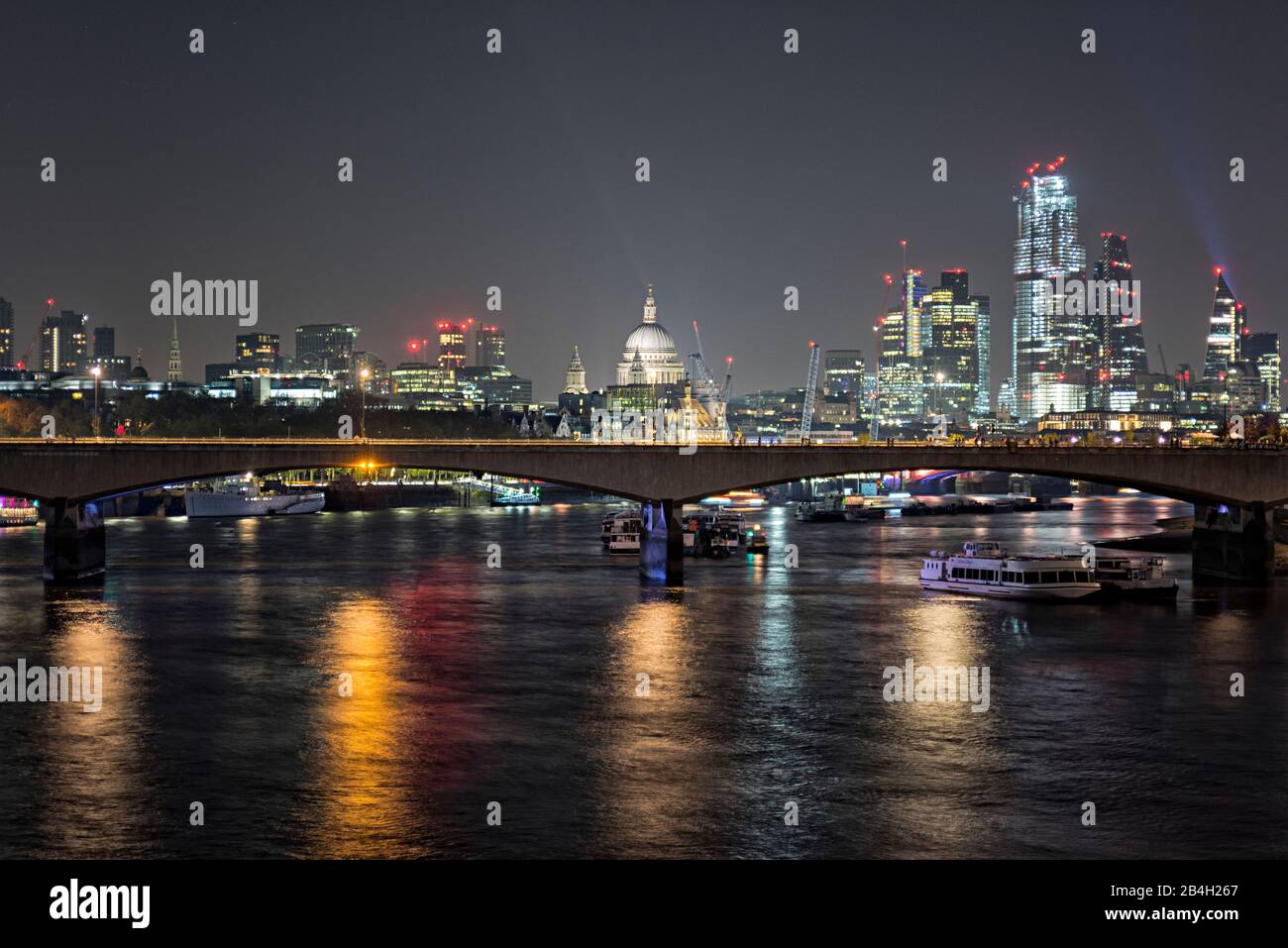 Thames night hi-res stock photography and images - Alamy