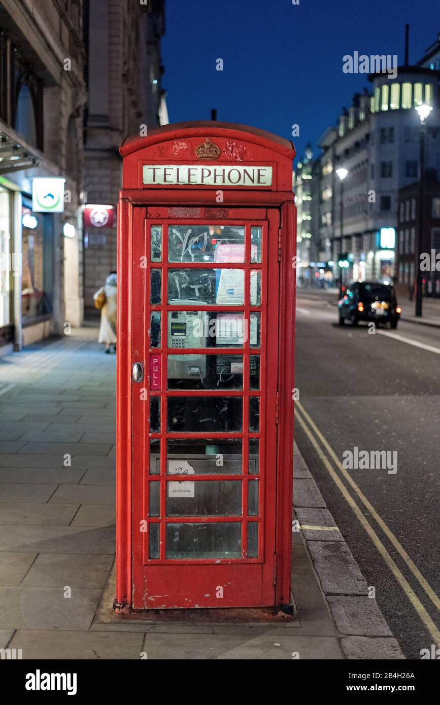 London, night, night shot, phone booth, red Stock Photo - Alamy