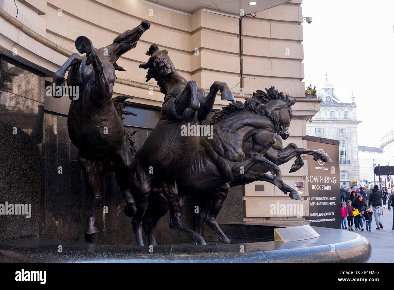 London, Piccadilly Circus, equestrian sculpture Stock Photo - Alamy