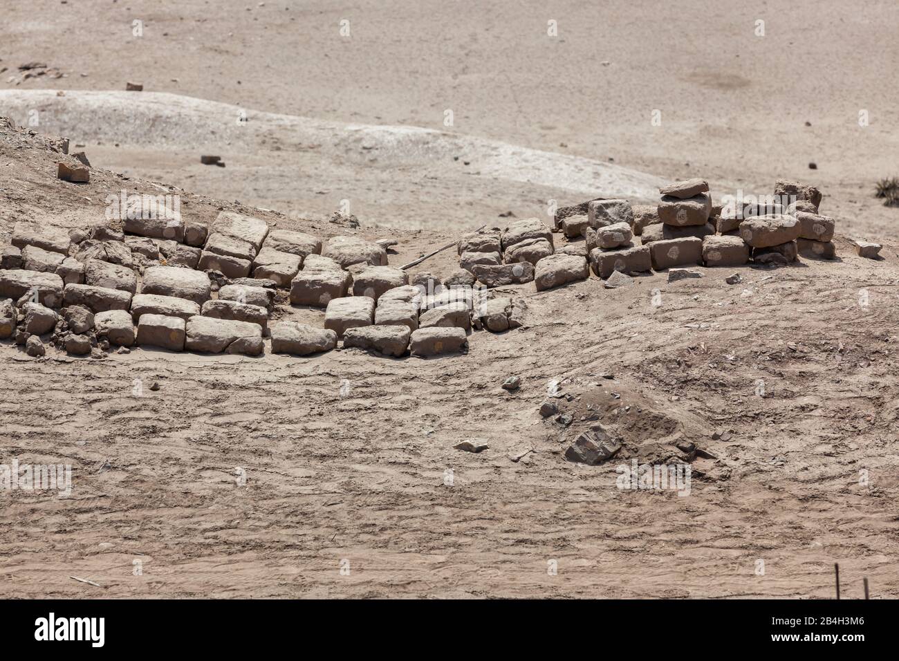 Spectacular site in the desert of Peru, with great pyramids, dwellings ...