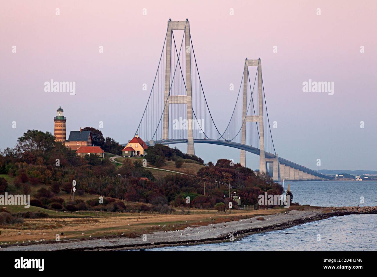 Train crossing bridge over motorway hi-res stock photography and images ...
