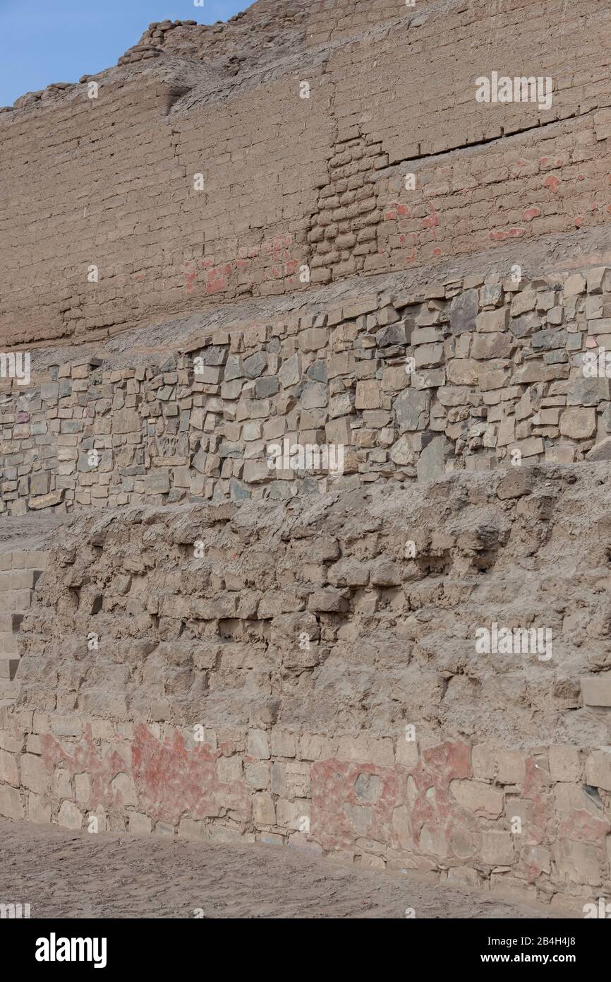 Spectacular site in the desert of Peru, with great pyramids, dwellings ...