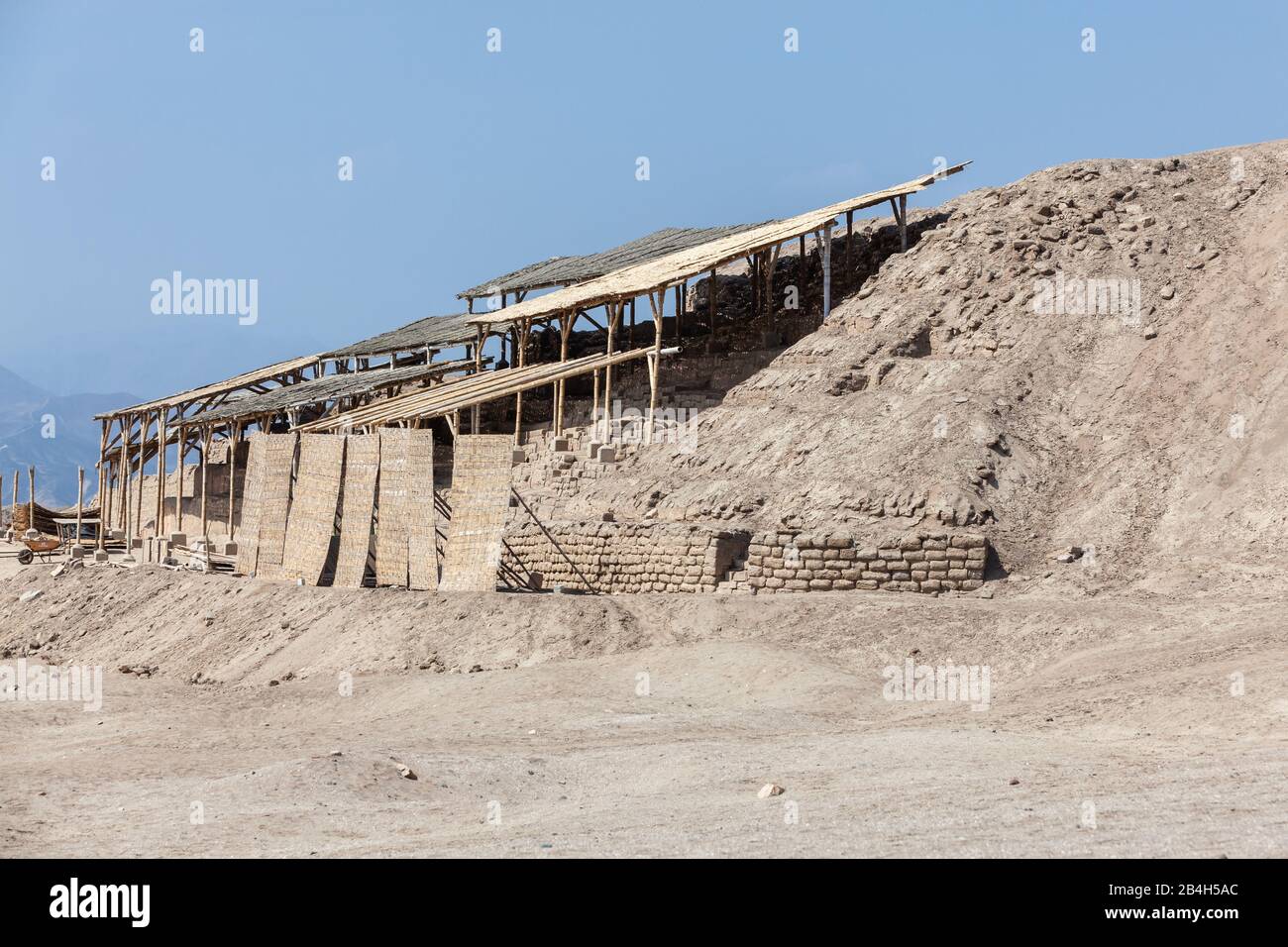 Spectacular site in the desert of Peru, with great pyramids, dwellings ...