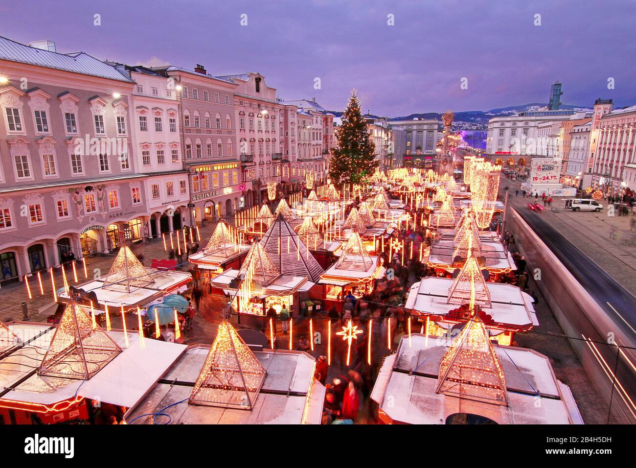 Christmas market at Linz main square Stock Photo - Alamy