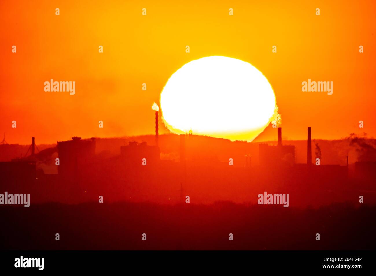 Gasometer silhouette hi-res stock photography and images - Alamy