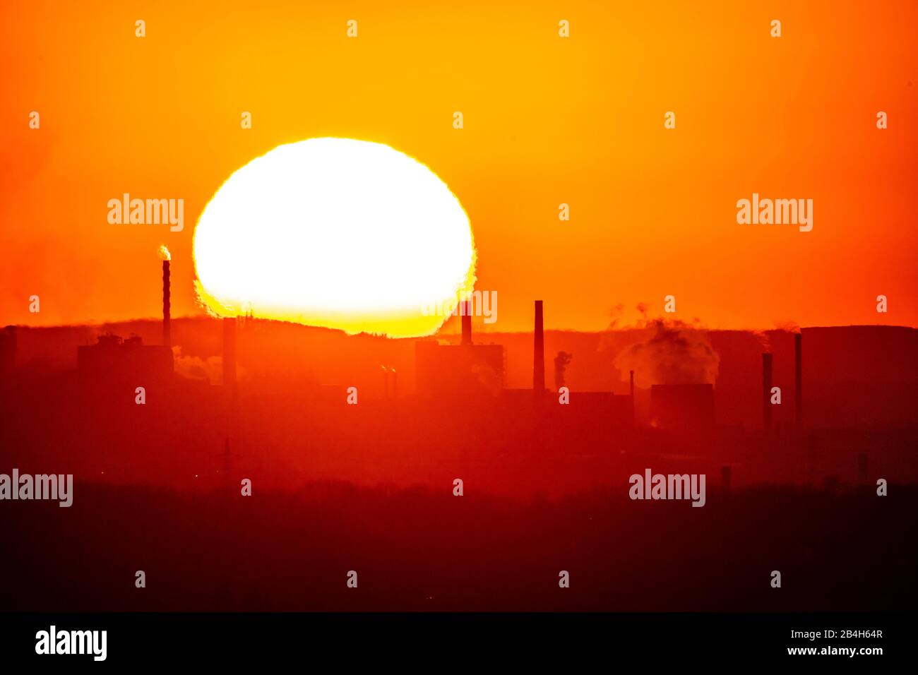 Gasometer silhouette hi-res stock photography and images - Alamy