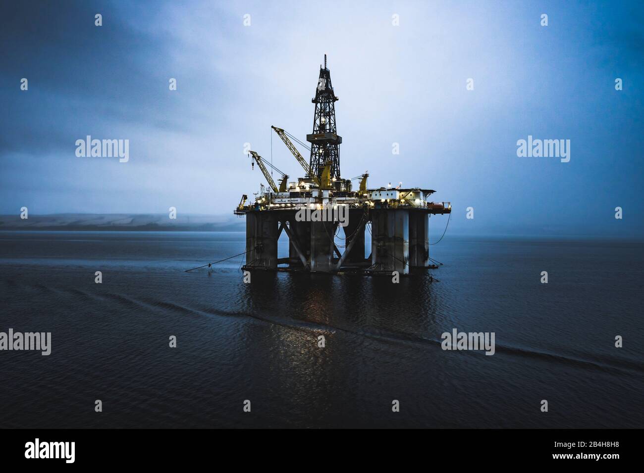 Oil rig scotland hi-res stock photography and images - Alamy